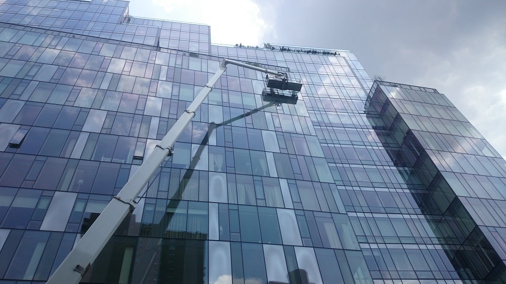 Professional aerial lift platform window cleaning New York