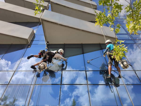 High rise Window Cleaning services: Skyscraper window cleaning in NYC ...
