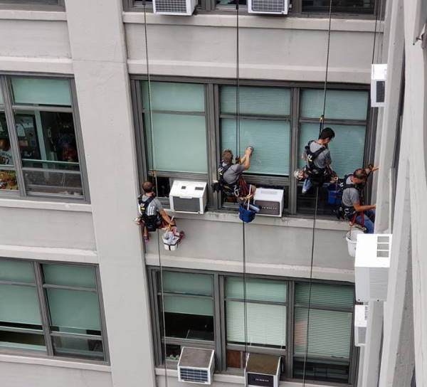 Exterior window cleaning service in New York near me