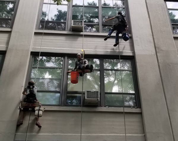 Exterior window cleaning service in New York near me